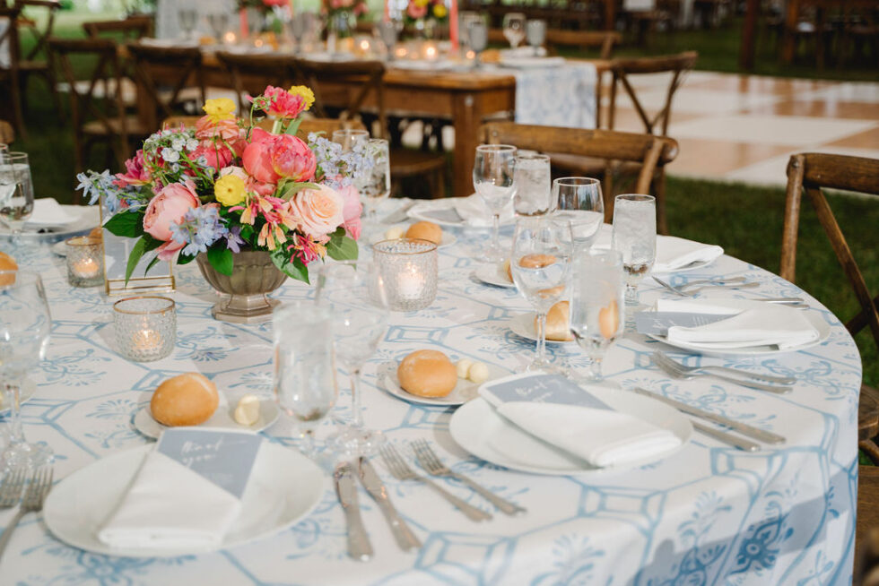60-Inch Round Table Guide: Seating, Linen Sizes & Layout Tips